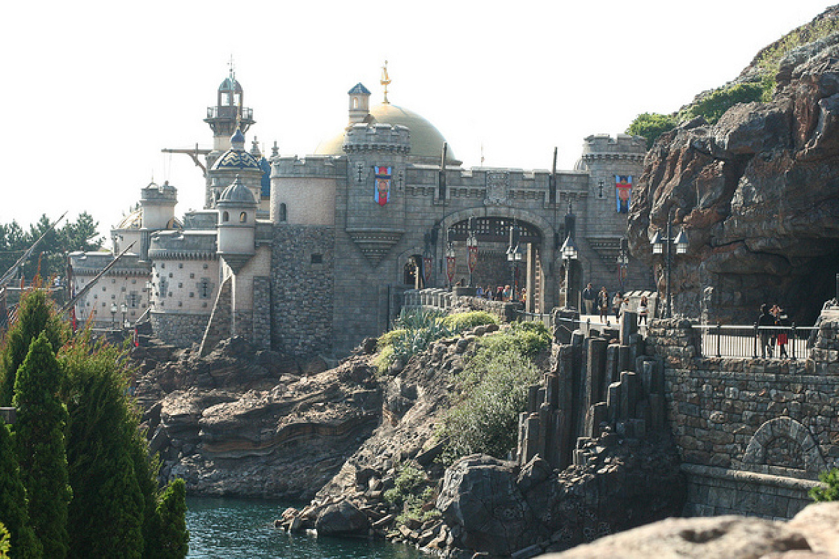 大航海時代の巨大な要塞がここに！| キャステル | CASTEL ディズニー情報