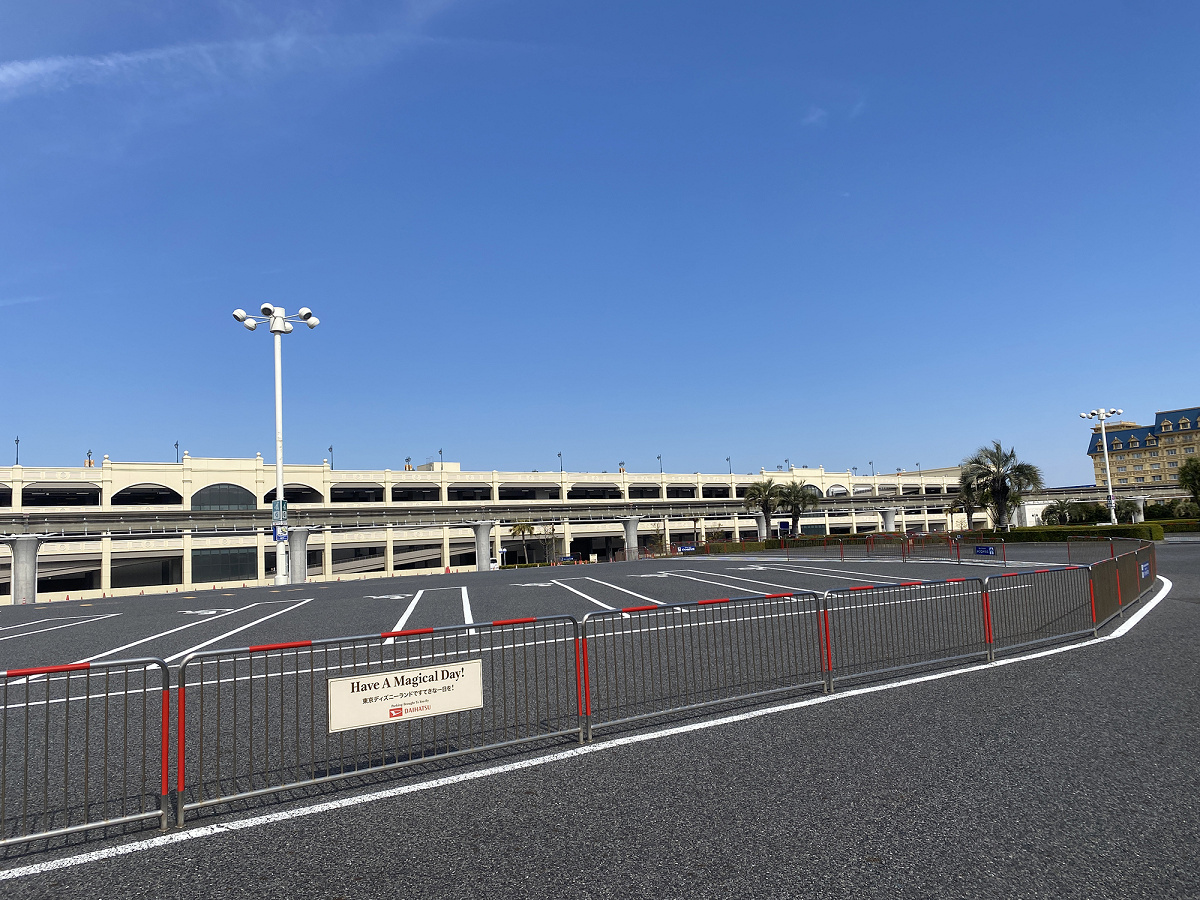 平面駐車場とバスターミナルの付近にトイレあり| キャステル | CASTEL ディズニー情報