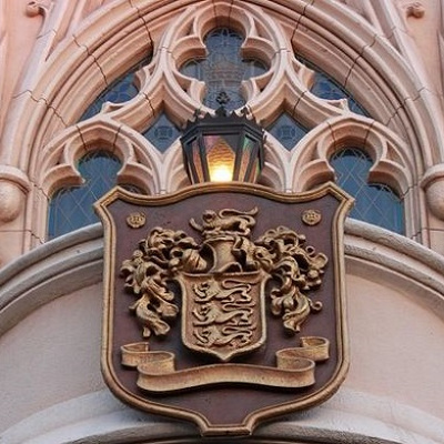 裏側から見たシンデレラ城| キャステル | CASTEL ディズニー情報